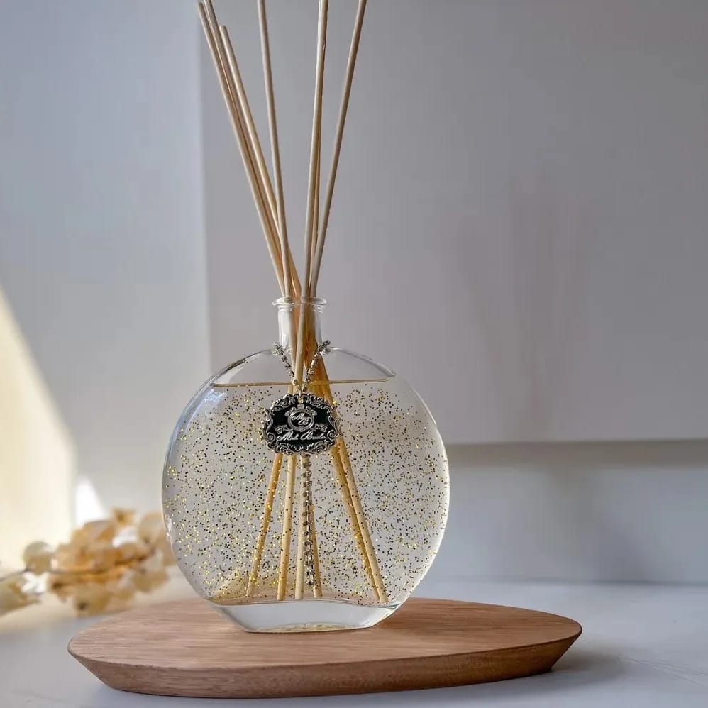 BASE AROM C/GLITTER DOURADO LIMNE 500ML – Embalaroma